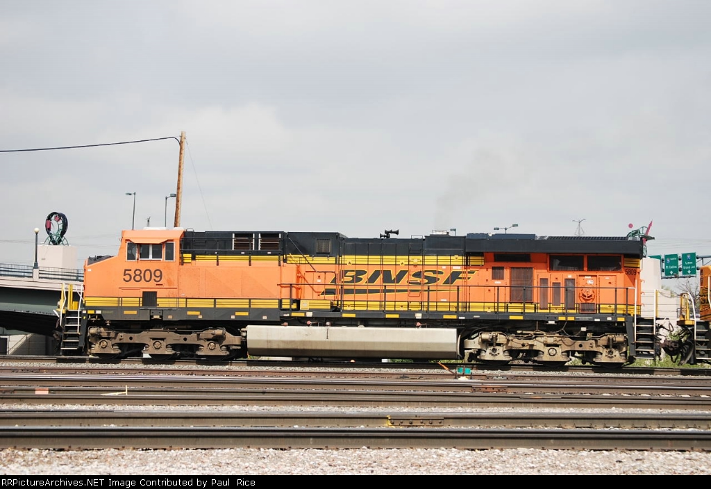 BNSF 5809